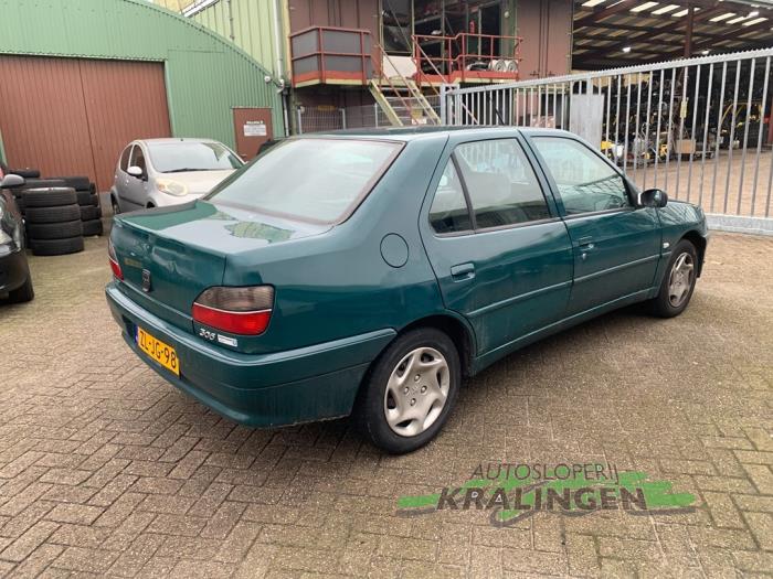 Peugeot 306 1.6i SR,ST Kat. Épave (1999, Vert)