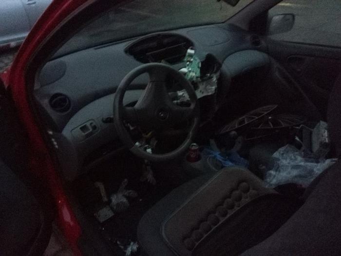 Toyota Yaris 1.3 16V VVT-i Salvage vehicle (2002, Red)