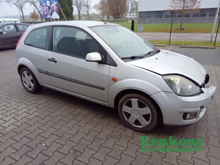 Ford Fiesta 5 1.3 Salvage vehicle (2006, Silver)