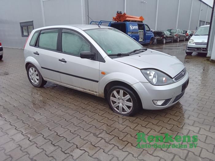 Ford Fiesta 5 1.6 16V Vehículo de desguace (2002, Plateado)