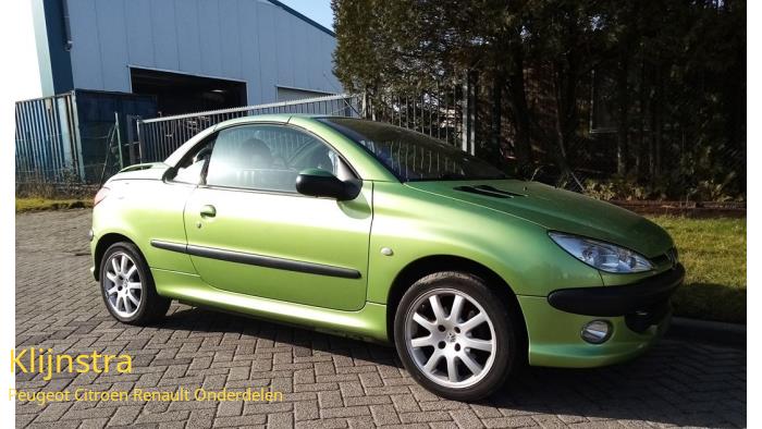 Peugeot 206 CC 2.0 16V Salvage vehicle (2001, Green)