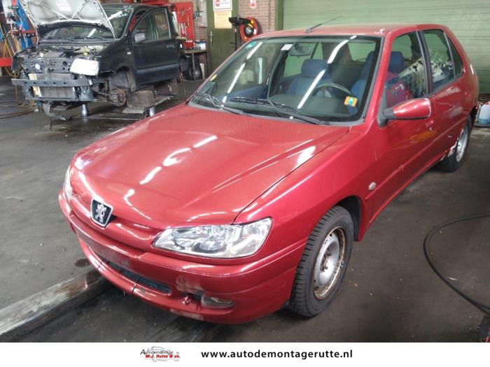 Peugeot 306 1.6i XR,XT,ST Salvage vehicle (1999, Red)