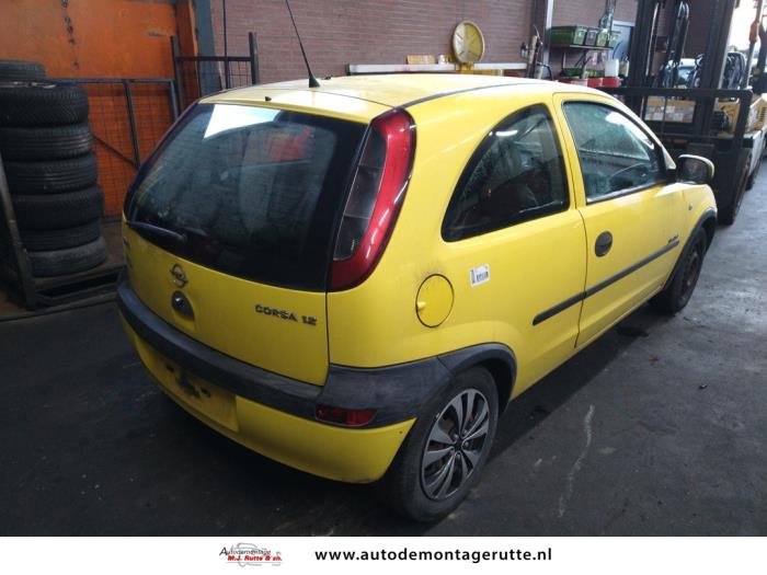 Opel Corsa C 1.2 16V Salvage vehicle (2001, Yellow)