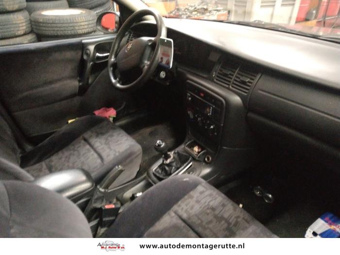 Opel Vectra B 1.6 16V Ecotec Épave (2000, Gris)