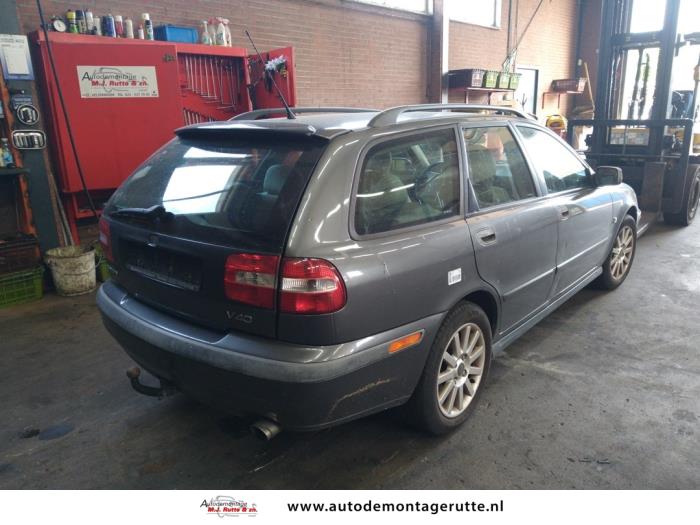 Volvo V40 1.8 16V Salvage vehicle (2001, Gray)