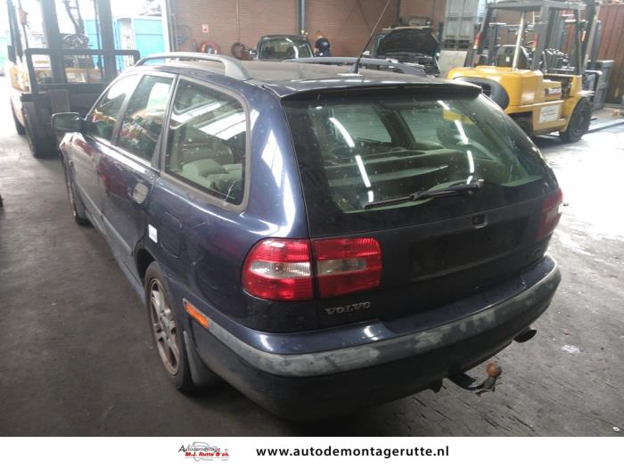 Volvo V40 2.0 16V Turbo Salvage vehicle (2000, Blue)