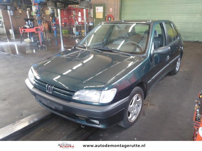 Peugeot 306 1.8i XT,ST Salvage vehicle (1995, Green)