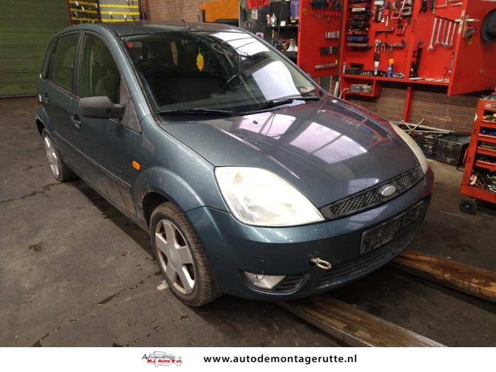 Ford Fiesta 5 1.4 16V Épave (2002, Bleu)