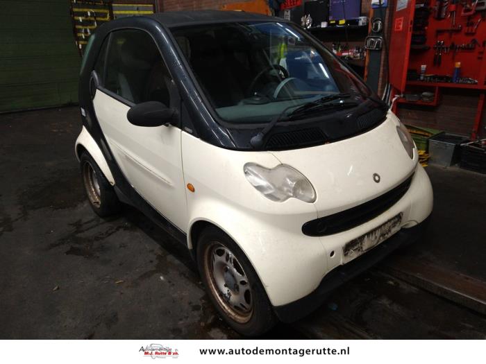 Smart Fortwo Coupé 0.7 Salvage vehicle (2005, Black)