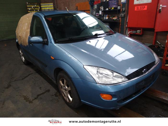 Ford Focus 1 1.6 16V Épave (2000, Bleu)