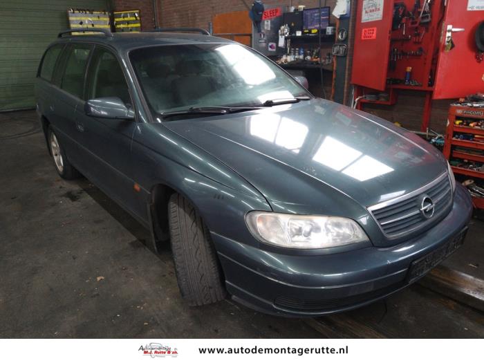 Opel Omega B Caravan 2.2 16V Salvage vehicle (2000, Green)
