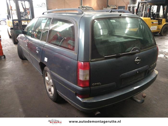 Opel Omega B Caravan 2.2 16V Salvage vehicle (2000, Green)