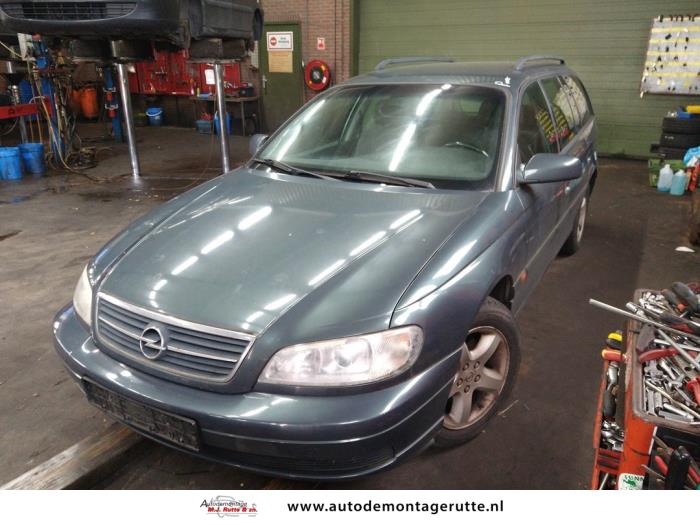 Opel Omega B Caravan 2.2 16V Salvage vehicle (2000, Green)