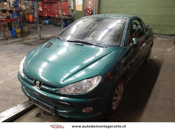 Peugeot 206 CC 2.0 16V Salvage vehicle (2003, Green)