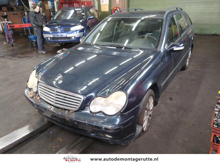 Mercedes C Combi 2.2 C-220 CDI 16V Épave (2003, Noir)