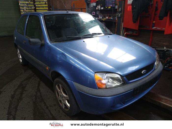 Ford Fiesta 4 1.3i Épave (2002, Bleu)