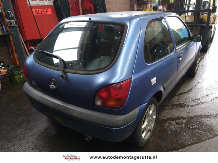 Ford Fiesta 4 1.3i Épave (2002, Bleu)