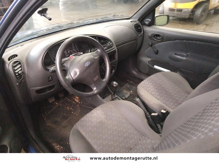 Ford Fiesta 4 1.3i Épave (2002, Bleu)