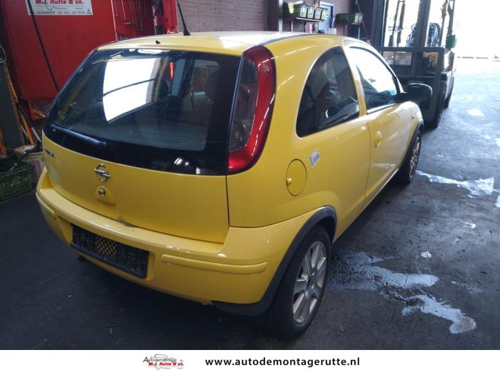 Opel Corsa C 1.2 16V Salvage vehicle (2004, Yellow)
