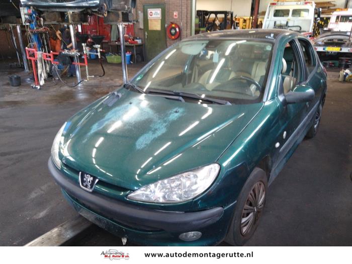 Peugeot 206 1.6 XS,XT Salvage vehicle (2000, Green)
