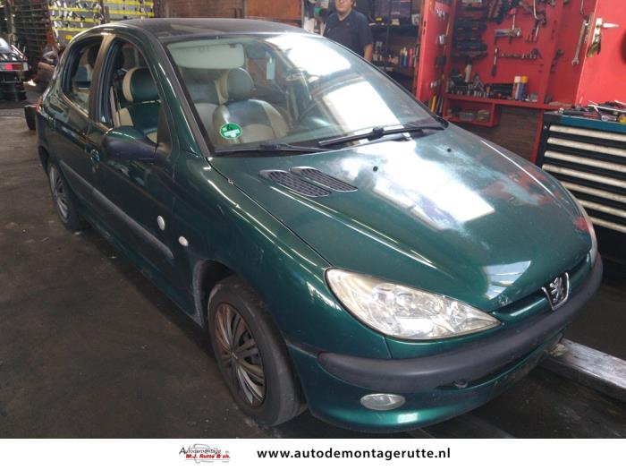 Peugeot 206 1.6 XS,XT Salvage vehicle (2000, Green)