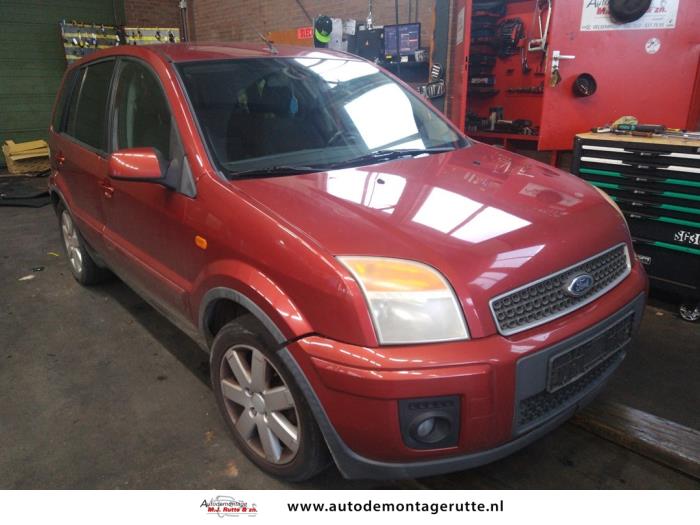 Ford Fusion 1.6 16V Salvage vehicle (2006, Red)