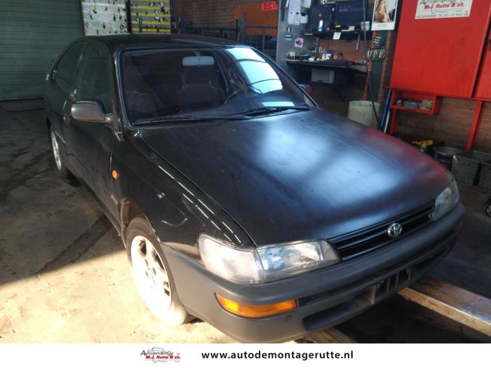 Toyota Corolla 1.6i 16V Épave (1993, Noir)