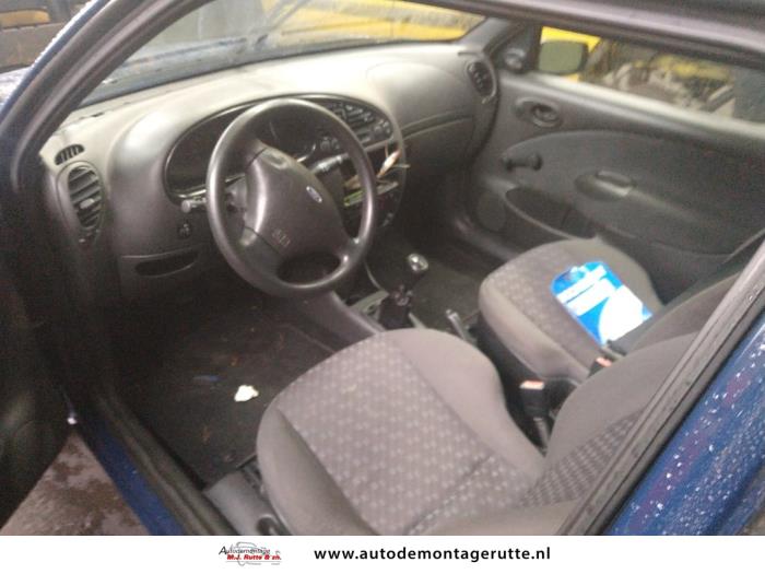 Ford Fiesta 4 1.3i Épave (2002, Bleu)