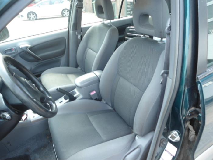 Toyota RAV4 2.0 16V VVT-i 4x4 Salvage vehicle (2001, Green)