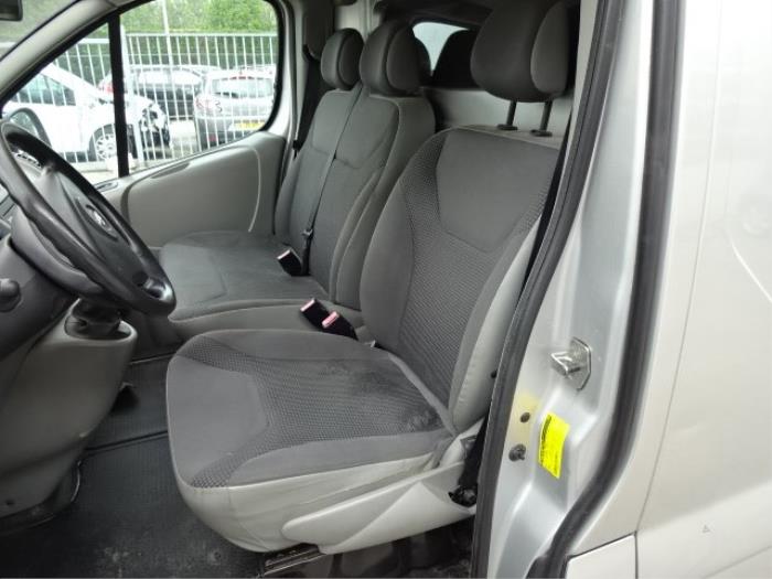 Opel Vivaro 2.5 CDTI DPF Salvage vehicle (2008, Gray)