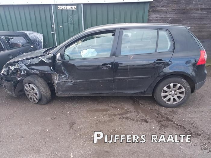 Volkswagen Golf V 2.0 FSI 16V Salvage vehicle (2005, Black)