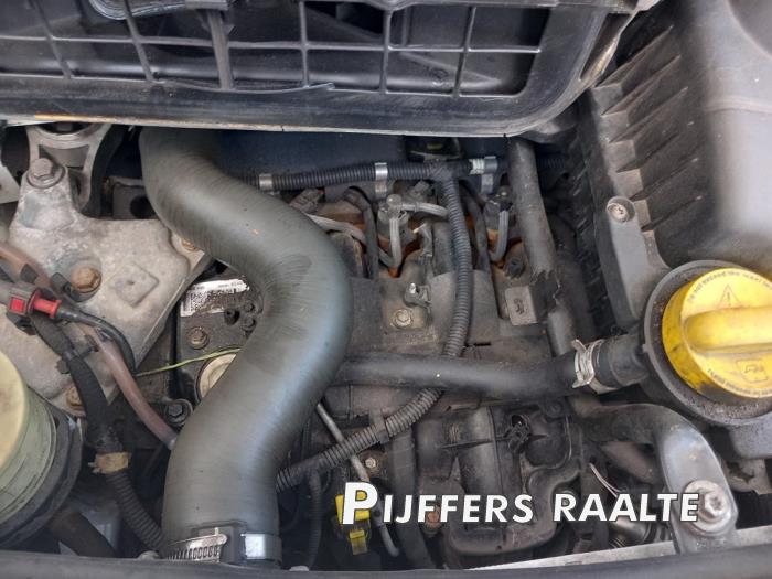 Opel Vivaro 2.5 CDTI DPF Salvage vehicle (2009, White)