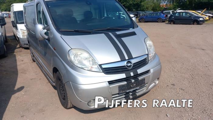 Opel Vivaro 2.5 CDTI DPF Salvage vehicle (2008, Silver)