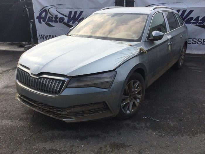 Skoda Superb Combi 1.4 TSI iV 6V Salvage vehicle (2021, Silver)