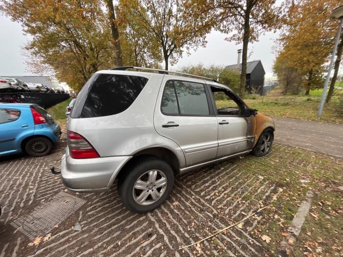 Mercedes ML I 270 2.7 CDI 20V Épave (2006, Granit)
