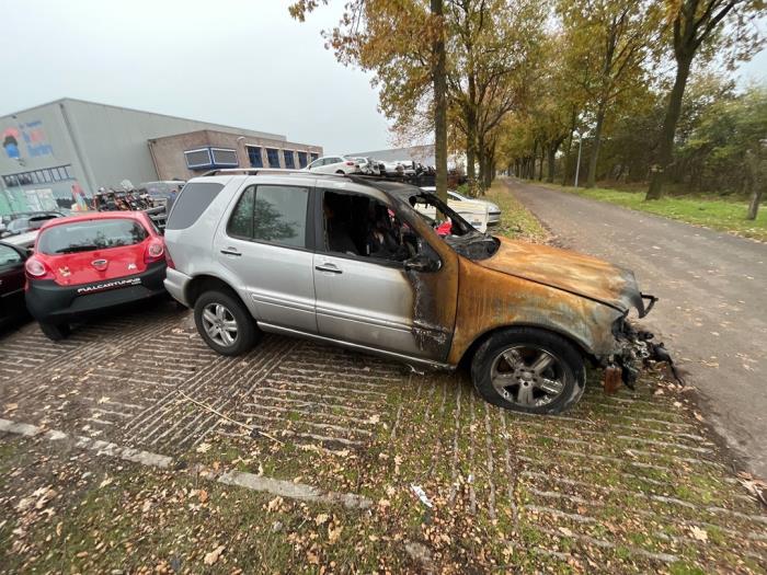 Mercedes ML I 270 2.7 CDI 20V Épave (2006, Granit)
