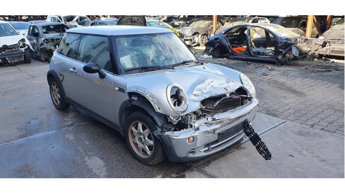 BMW Mini One/Cooper 1.6 16V One Vehículo de desguace (2006, Metálico, Gris plateado)