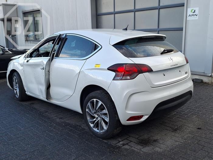 Citroen DS4 1.6 HDiF Salvage vehicle (2011, White) BZJ b.v.