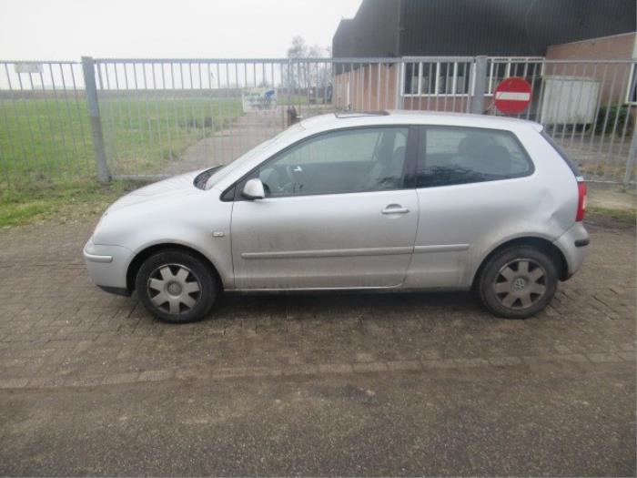 Volkswagen Polo IV 1.4 16V Épave (2002, Gris)
