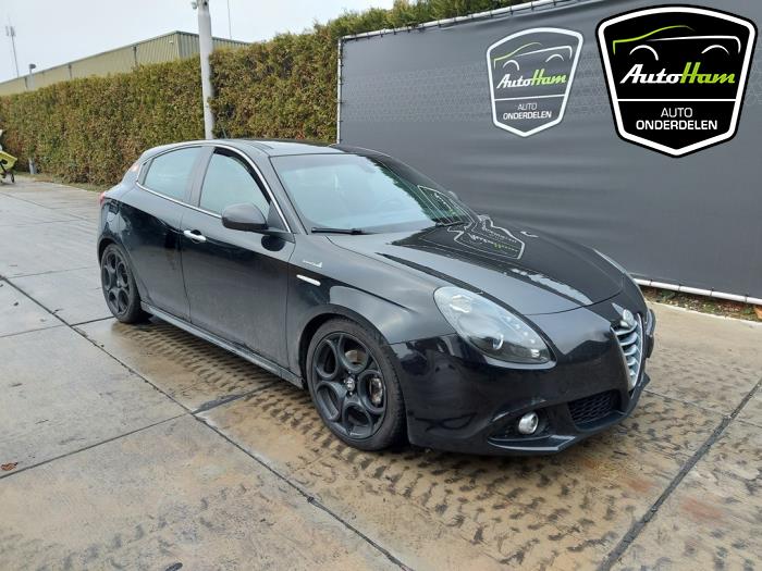 Alfa Romeo Giulietta 1.4 TB 16V MultiAir Salvage vehicle (2010, Black)