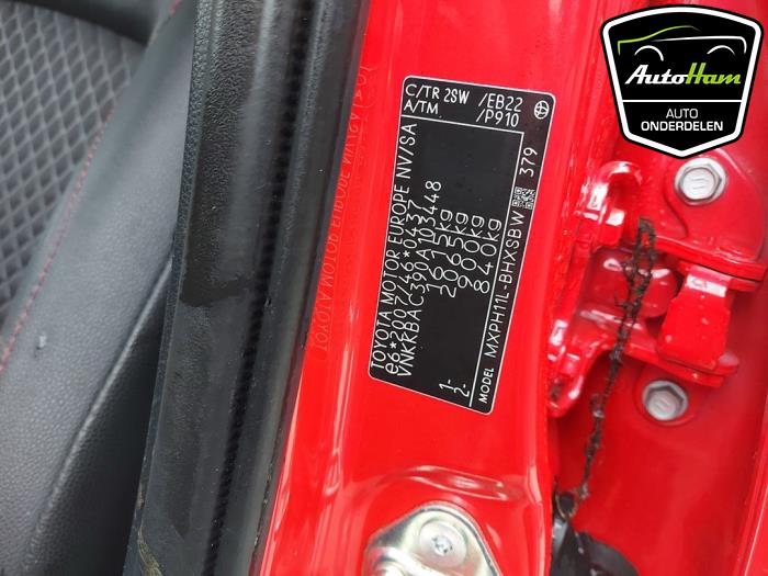 Toyota Yaris IV 1.5 12V Hybrid Salvage vehicle (2021, Red)