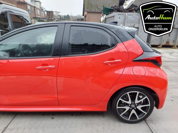Toyota Yaris IV 1.5 12V Hybrid Salvage vehicle (2021, Red)