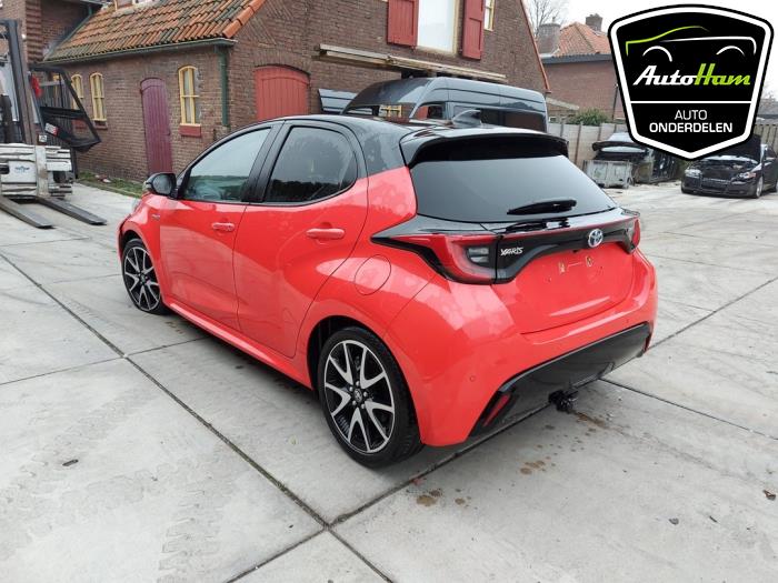 Toyota Yaris IV 1.5 12V Hybrid Salvage vehicle (2021, Red)