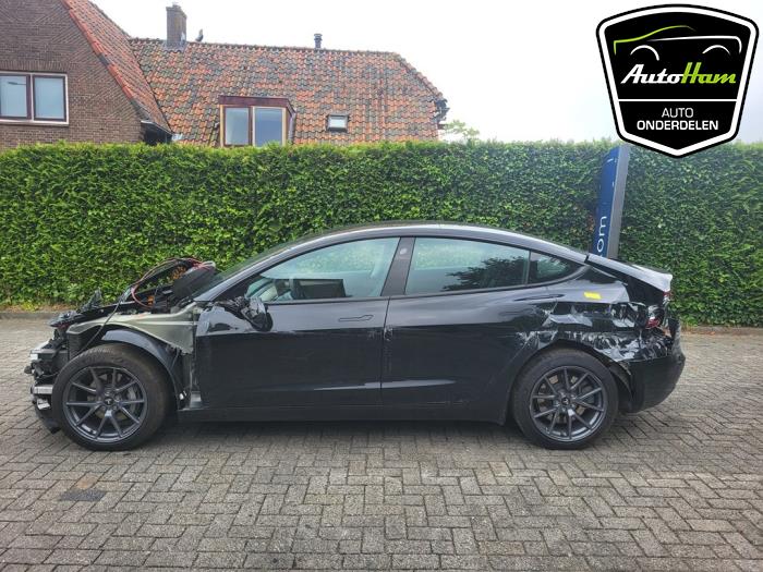 Tesla Model 3 Salvage vehicle (2022, Black) AutoHam