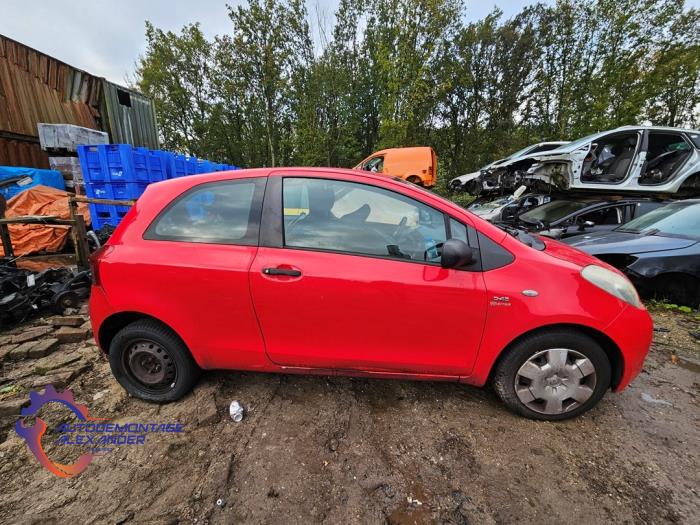 Toyota Yaris II 1.4 D-4D Salvage vehicle (2007, Red)
