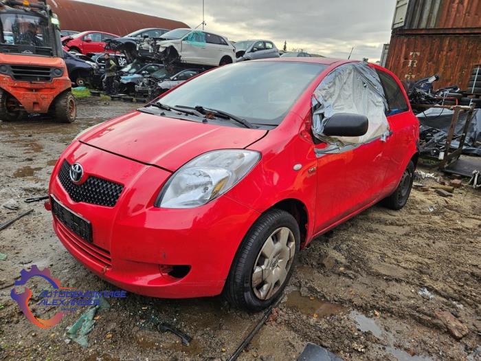 Toyota Yaris II 1.4 D-4D Salvage vehicle (2007, Red)