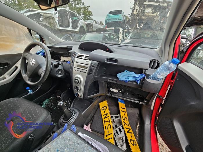 Toyota Yaris II 1.4 D-4D Salvage vehicle (2007, Red)