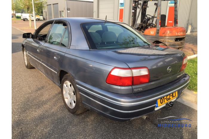 Opel Omega B 2.6 V6 24V Épave (2001, Gris)