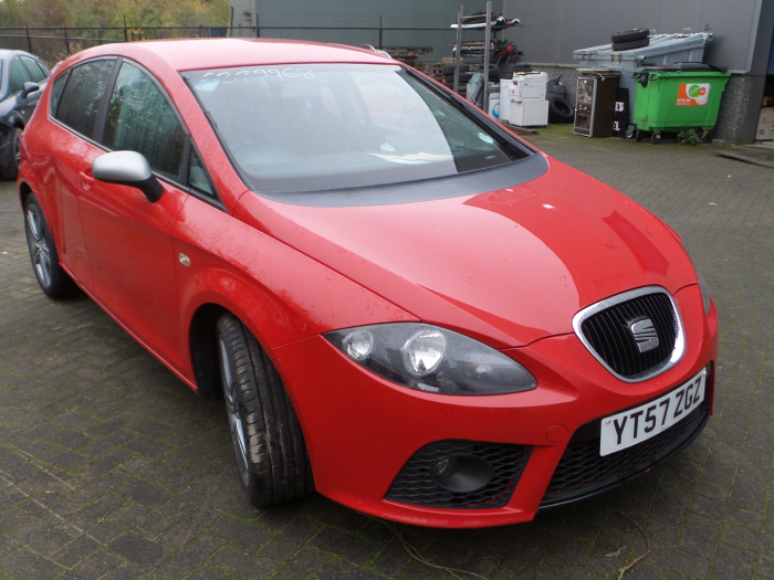 Seat Leon 2.0 TDI 16V FR Salvage vehicle (2008, Unicolor, Red)