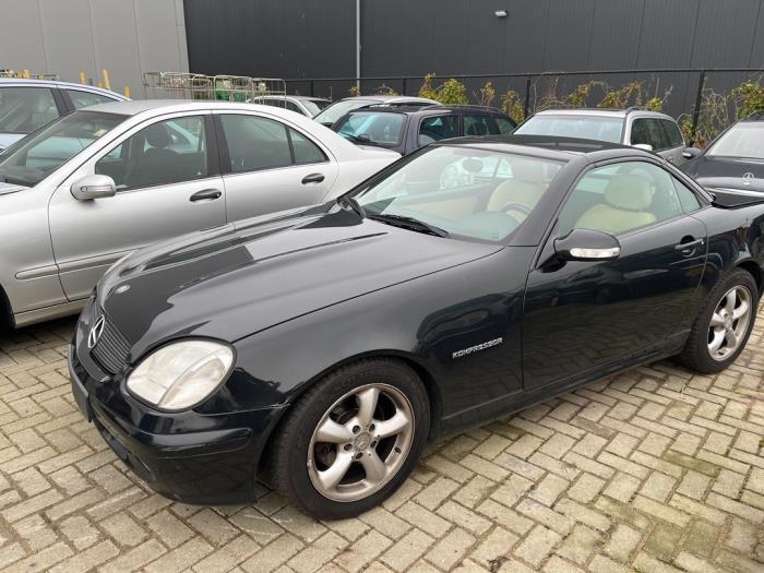Mercedes SLK 2.0 200 K 16V Salvage vehicle (2001, Black)